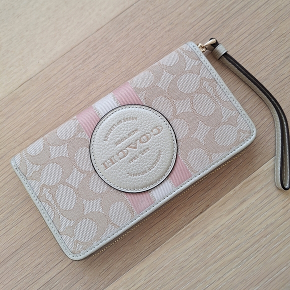 Coach | Bags | Coach Dempsey Large Wallet In Signature Jacquard Witn ...